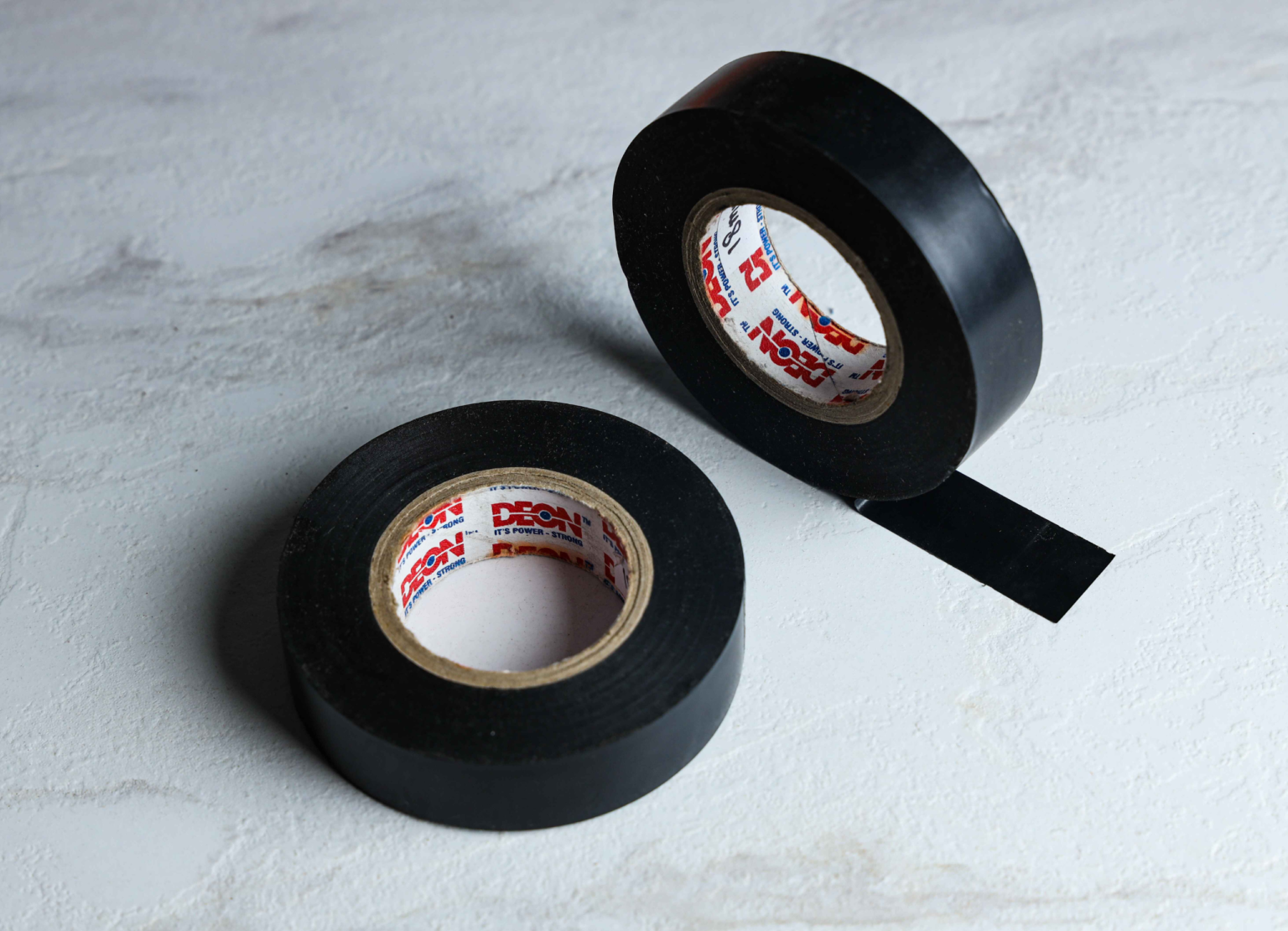 Deon Tapes – IT’S POWER-STRONG